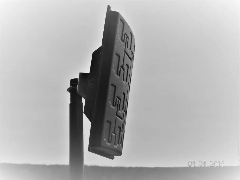 Powerful broadband patch antenna - Antennas for mobile communications ...